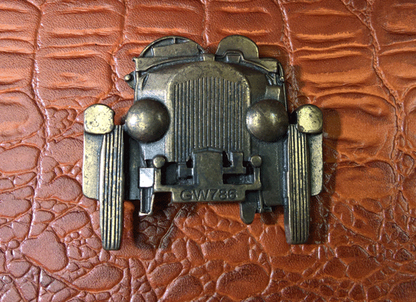 Vanha auto - vyön solki – Pirkanmaan Nahkakuviointi Ky